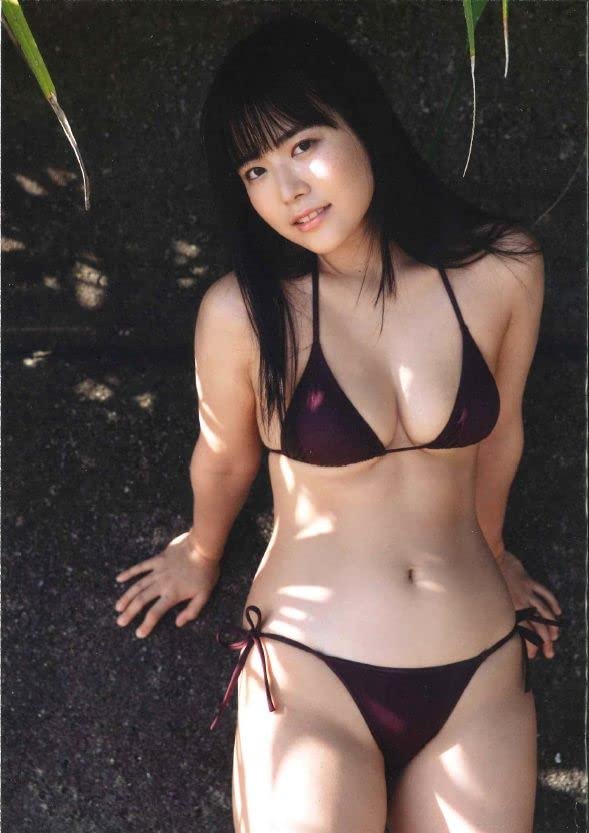 Umi Shinonome 1st Photobook 'Umi no Naka' – Japanese Book Store